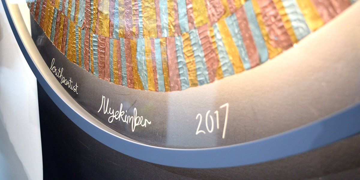 Circular illuminated box-frame / Harten Frameworks