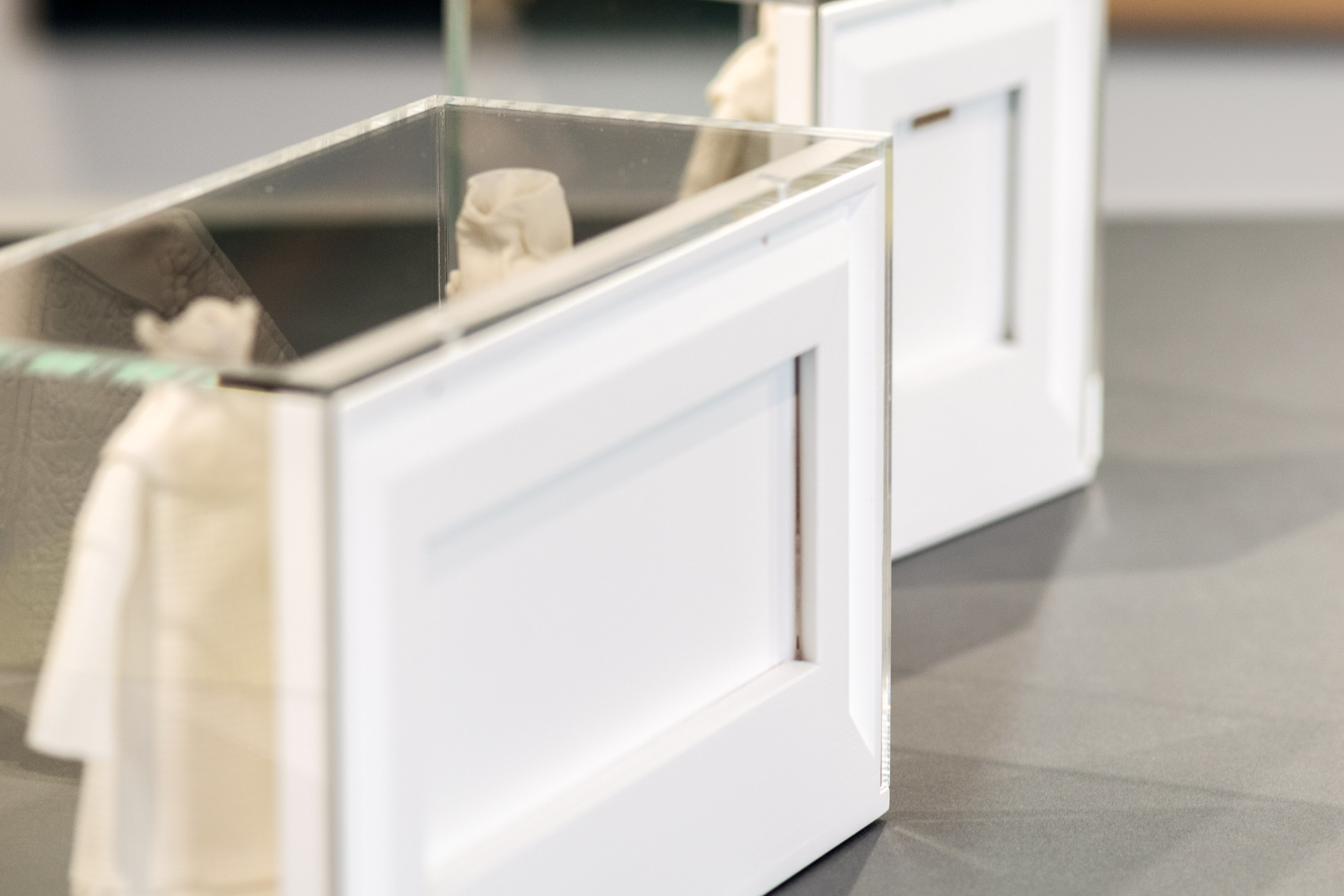 Acrylic Box Frames: 👀 See more of your artwork / Harten Frameworks